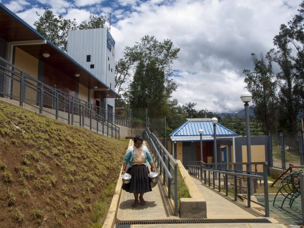 Módulos educativos sostenibles en Perú30 colegios en Huánuco.